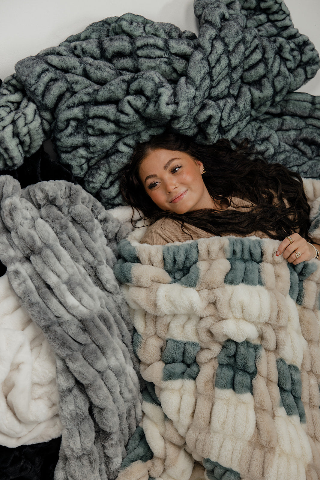 The Softest Blankets – Cozy Cuddlezzz Co