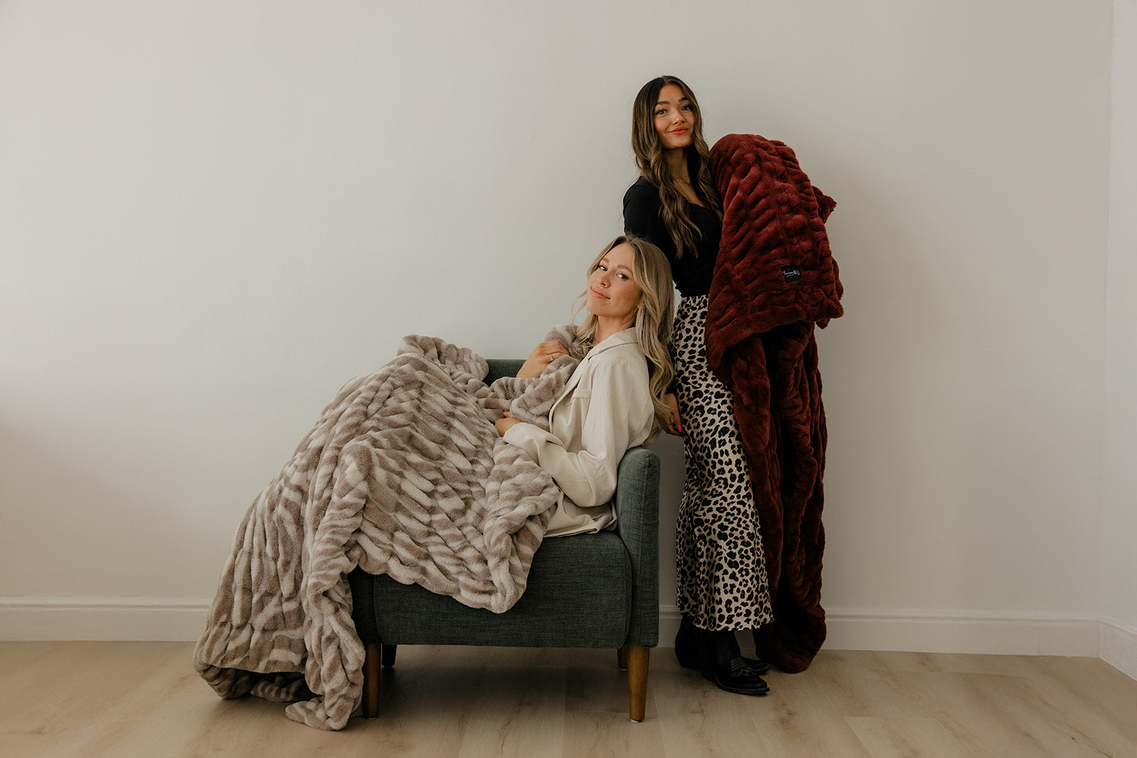 The Softest Blankets – Cozy Cuddlezzz Co